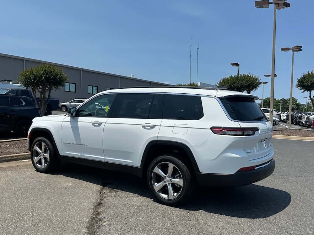 Jeep Grand Cherokee L vs Ford Explorer | Full Size SUVs | Whitten ...