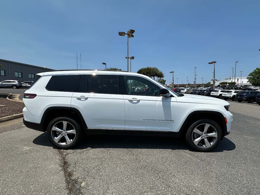Jeep Grand Cherokee L vs Ford Explorer | Full Size SUVs | Whitten ...